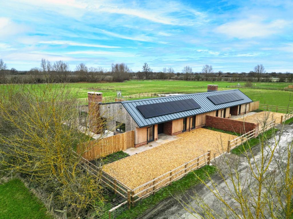 Grove Park Drive, Lockinge, Wantage... 4 bed barn for sale - £845,000