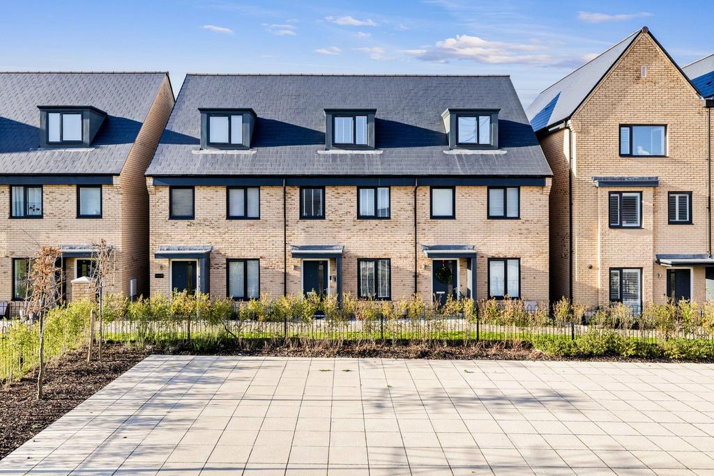 Nearne Way, Folkestone, CT20 3 bed terraced house - £1,500 pcm (£346 pw)