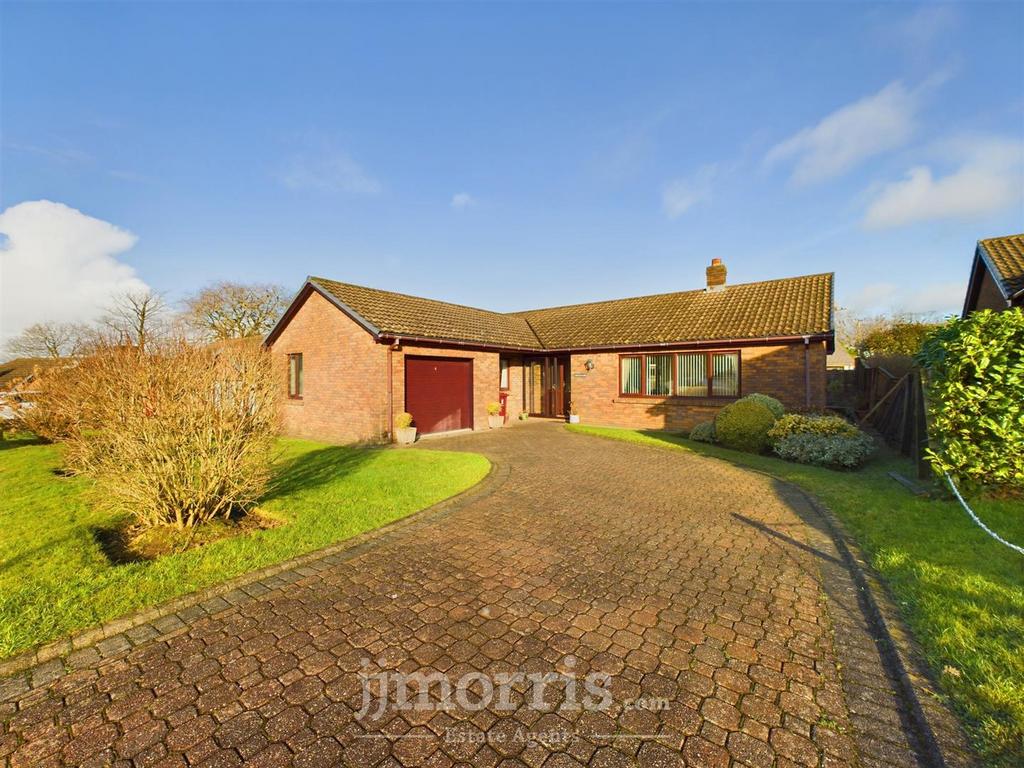 Bloomfield Gardens, Narberth 3 bed detached bungalow - £369,950