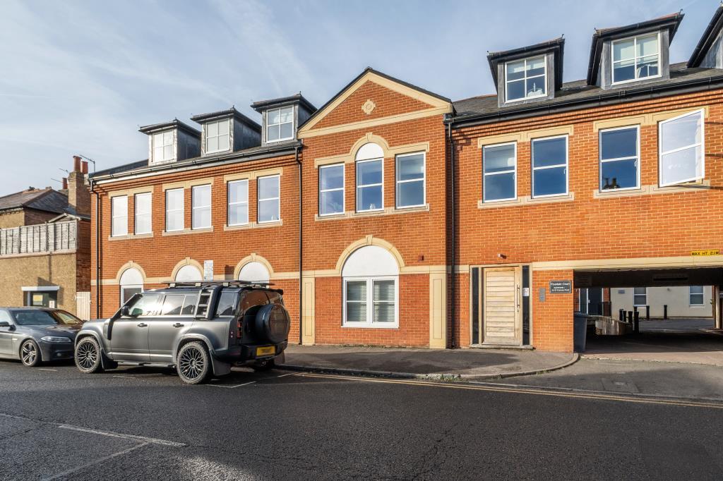 Windsor, Berkshire, SL4 1 bed flat - £330,000