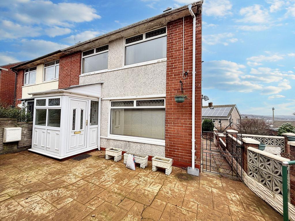 Warwick Way, Barry, CF62 3 bed semi-detached house - £220,000