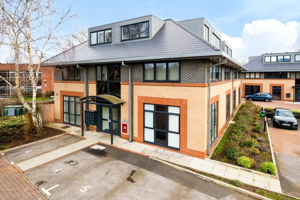 River Court, Woking, GU21 Studio to rent - £1,100 pcm (£254 pw)