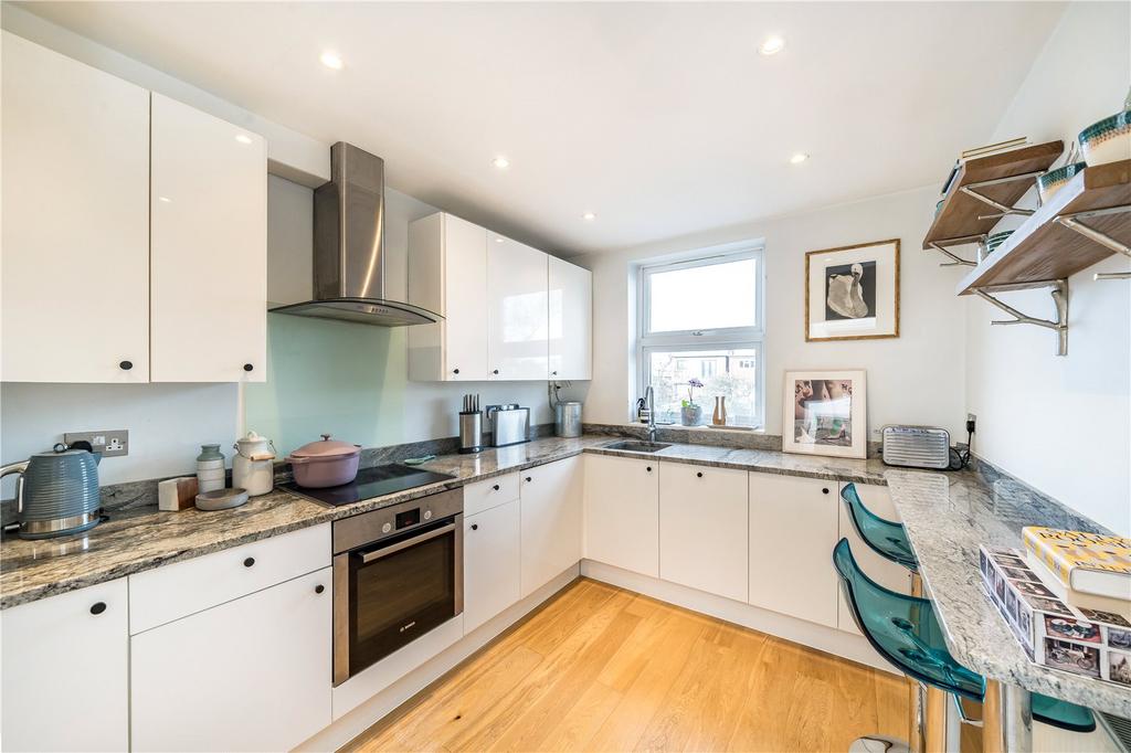 London SW17 2 bed apartment - £2,200 pcm (£508 pw)