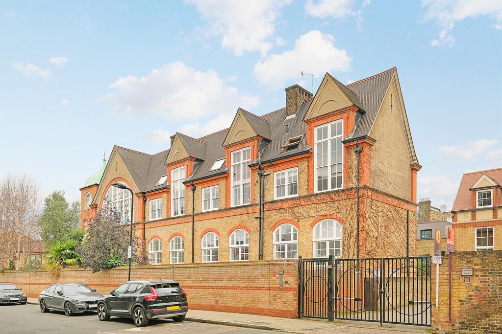 Rutland Road, London E9 2 bed flat - £3,400 pcm (£785 pw)
