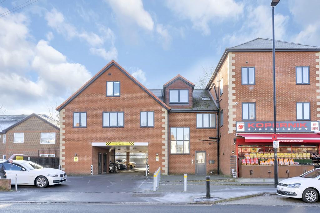 New Heston Road 2 bed apartment for sale - £385,000