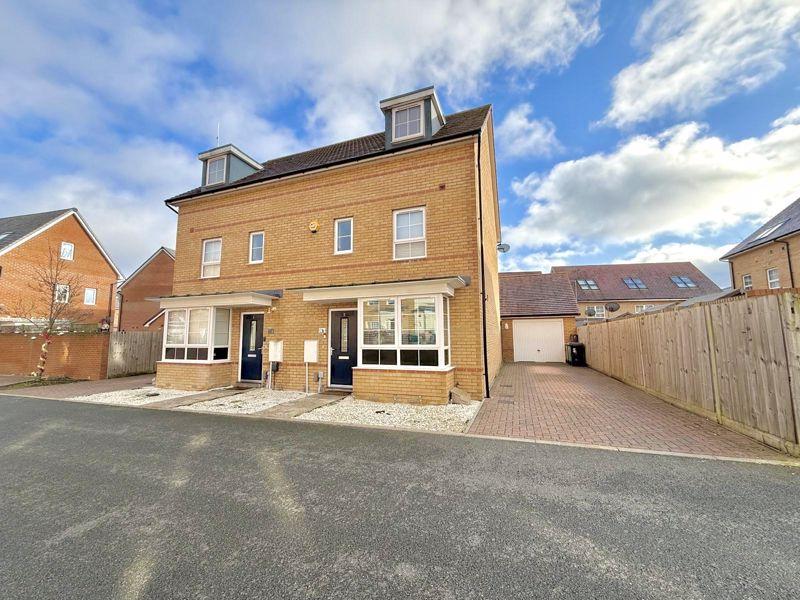 Currency Close, Dunstable 4 bed semi-detached house for sale - £410,000