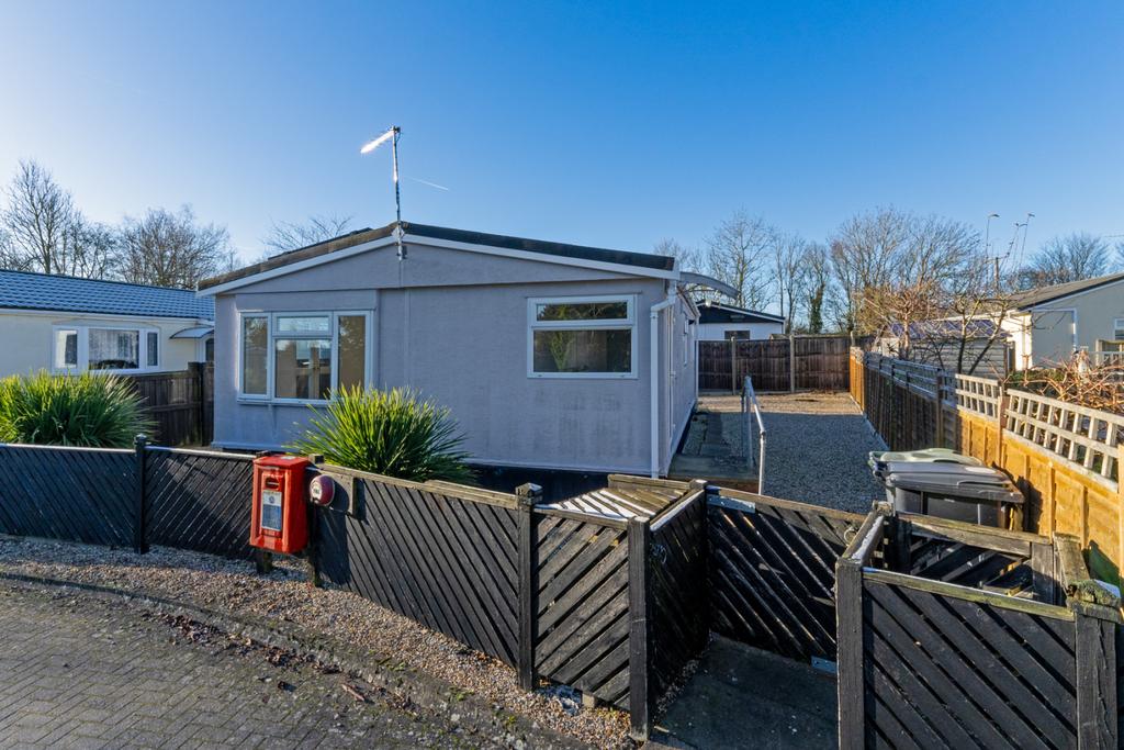 Takeley Park, Takeley CM22 2 bed detached house for sale - £150,000