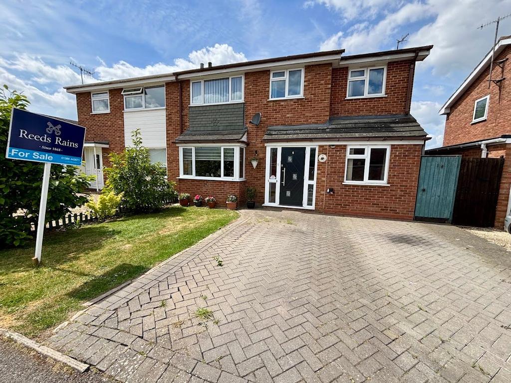 Hamilton Road, Worcestershire WR11 4 bed semi-detached house for sale ...