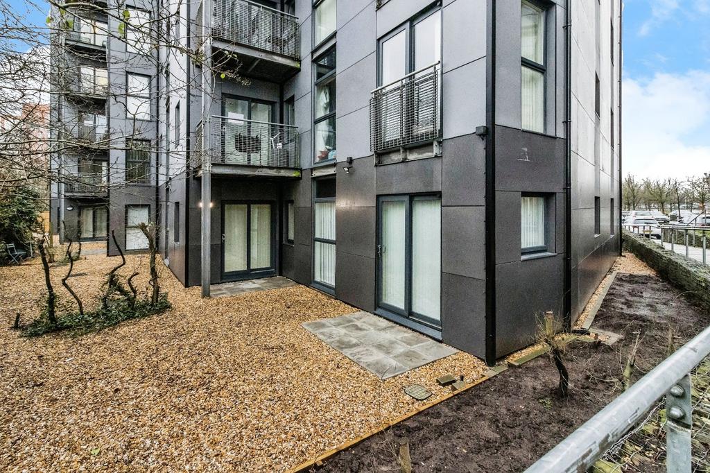 The Waterfront, Manchester M11 2 bed apartment - £1,050 pcm (£242 pw)