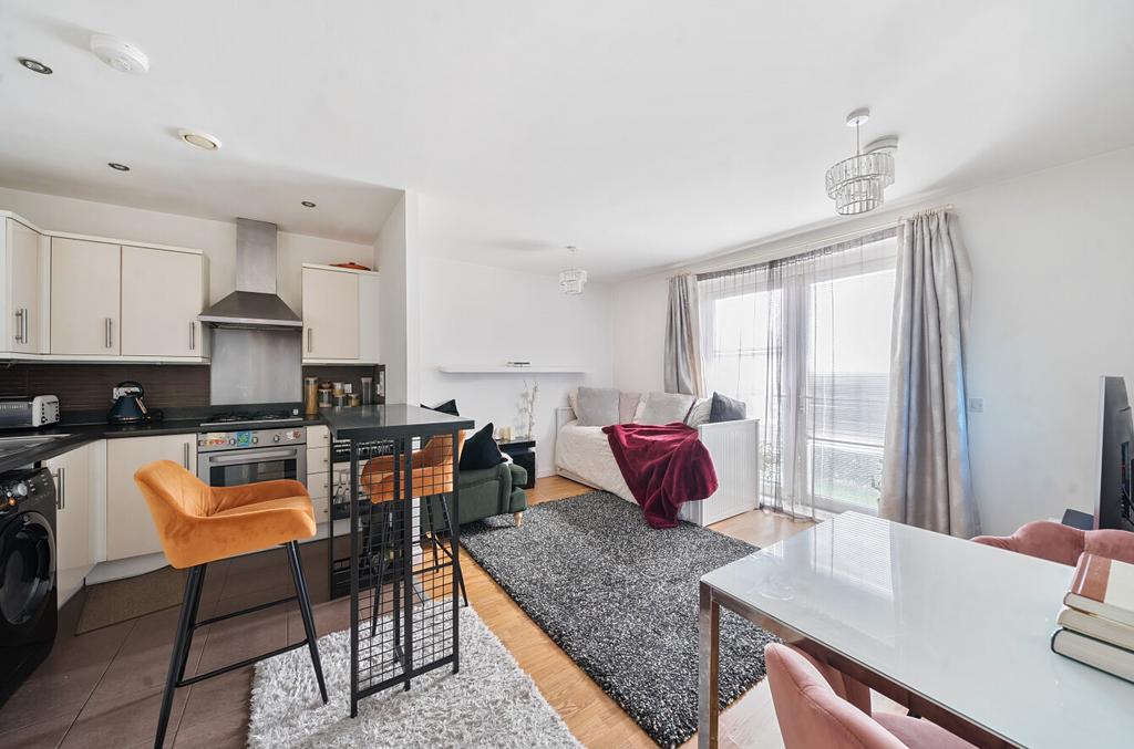Harvey House, 103 Magnetic Crescent... 1 bed apartment - £69,000