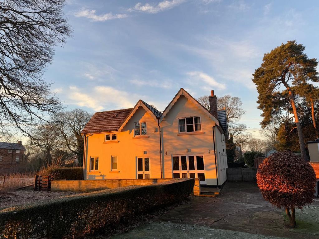 Uppingham Road, Oakham, LE15 4 bed detached house - £2,200 pcm (£508 pw)
