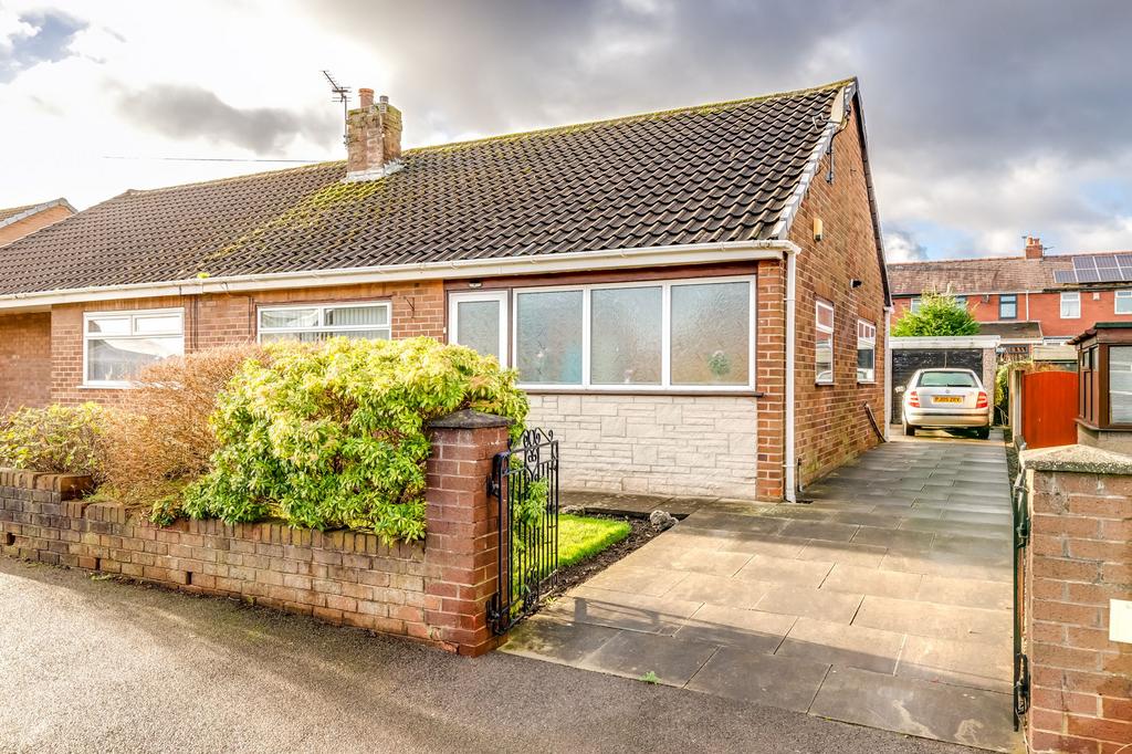 Coniston Avenue, Wigan WN5 2 bed semi-detached bungalow for sale - £170,000