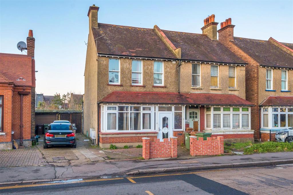Hackbridge Road, Wallington 4 bed semi-detached house for sale - £550,000