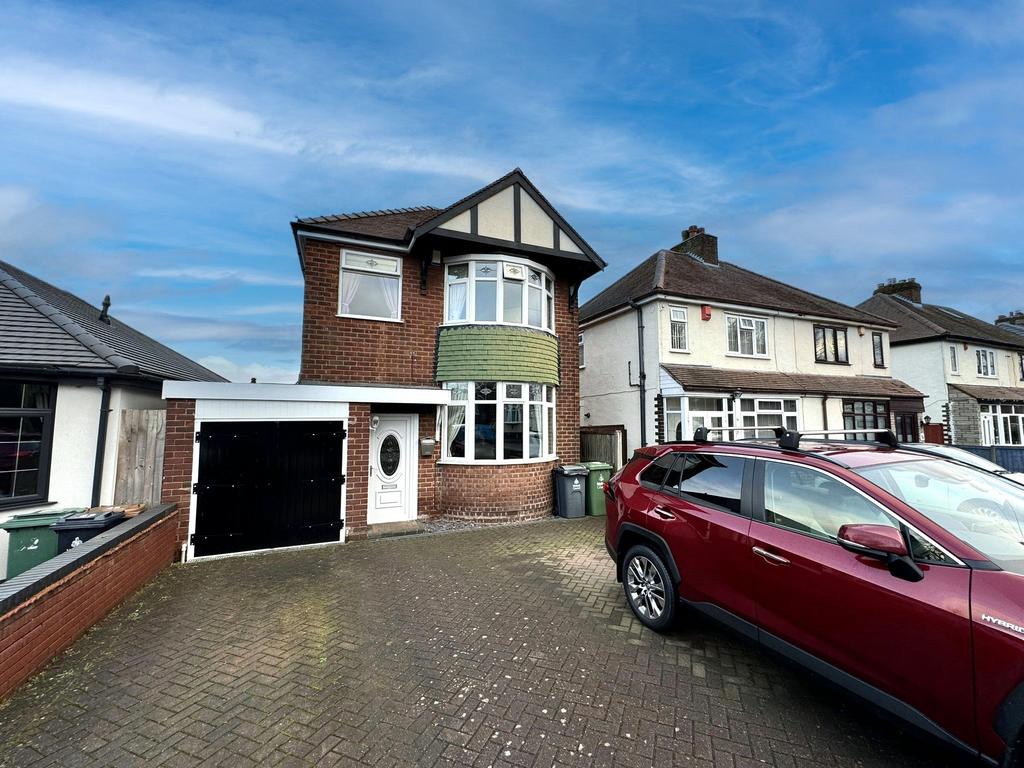 Pooles Lane, Willenhall 3 bed detached house for sale - £275,000