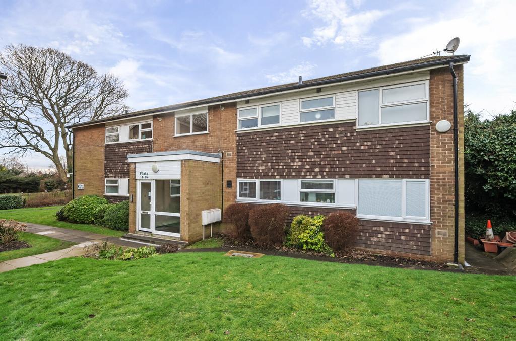 Moorland Close, Moortown, Leeds, LS17 2 bed flat for sale - £184,950