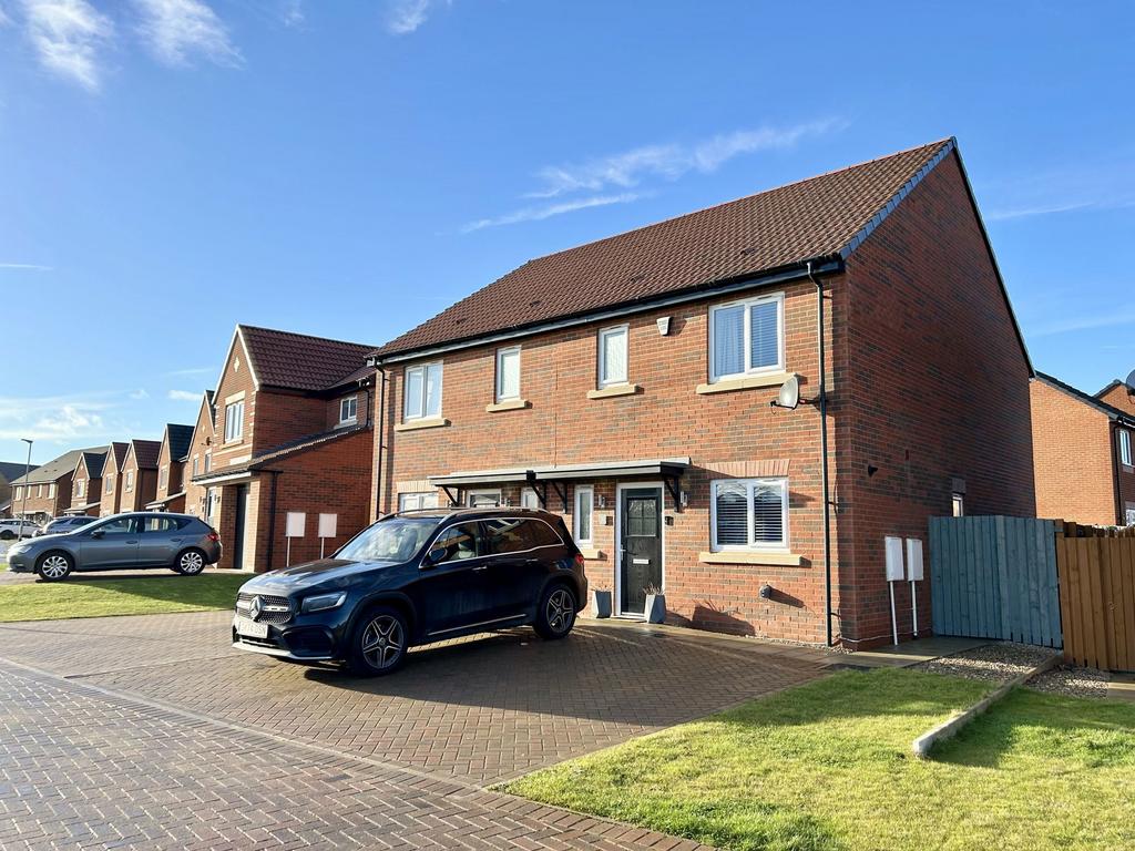 High Grange Way, Wingate, Durham... 3 bed semi-detached house - £178,000