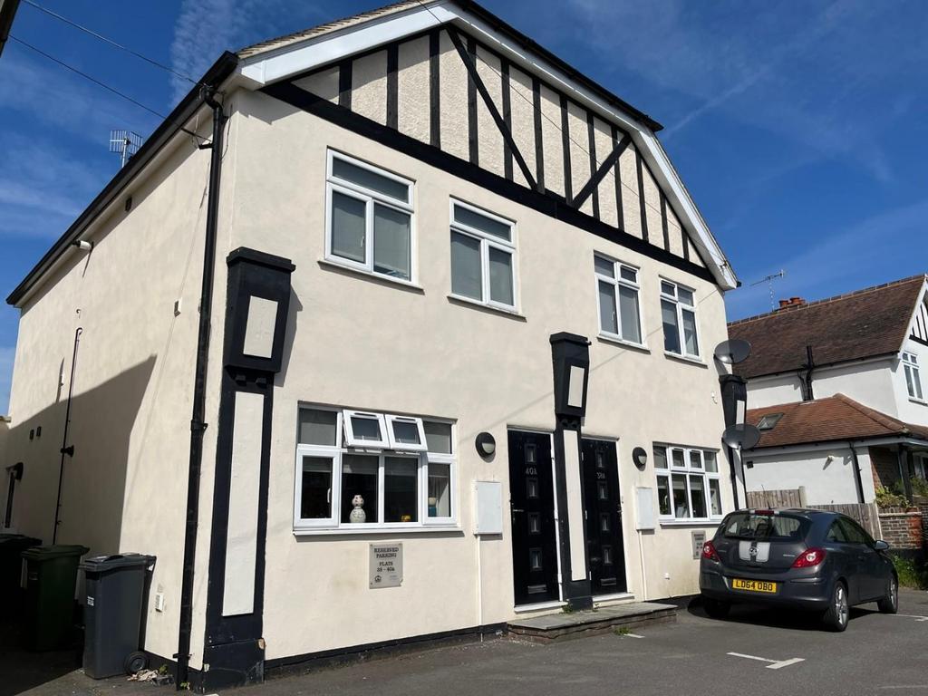 Nutfield Road, Redhill RH1 2 bed apartment - £1,300 pcm (£300 pw)