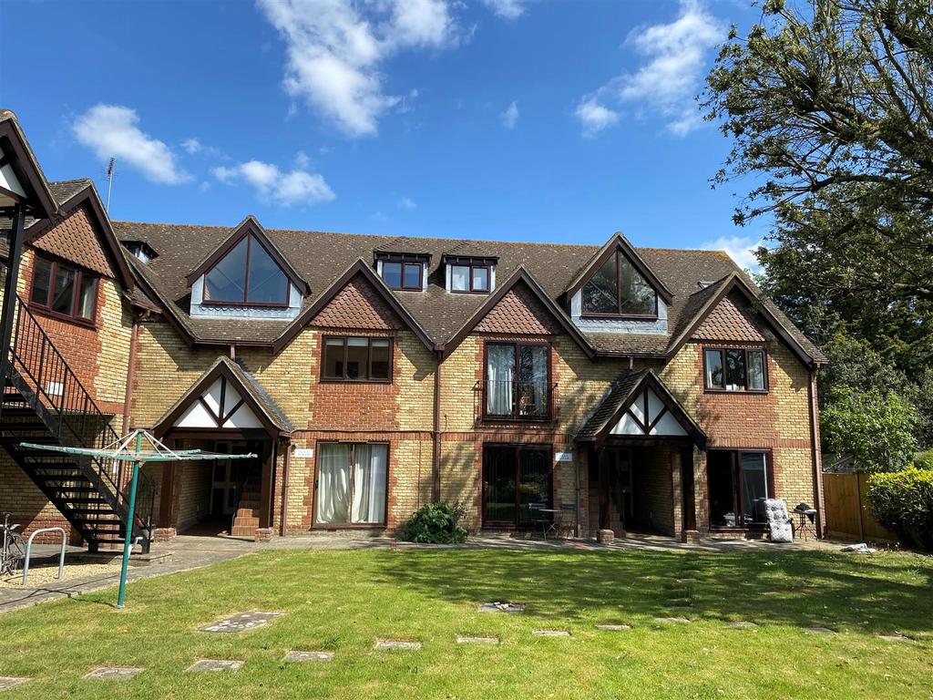 Whyke Court, Chichester 1 bed apartment - £185,000