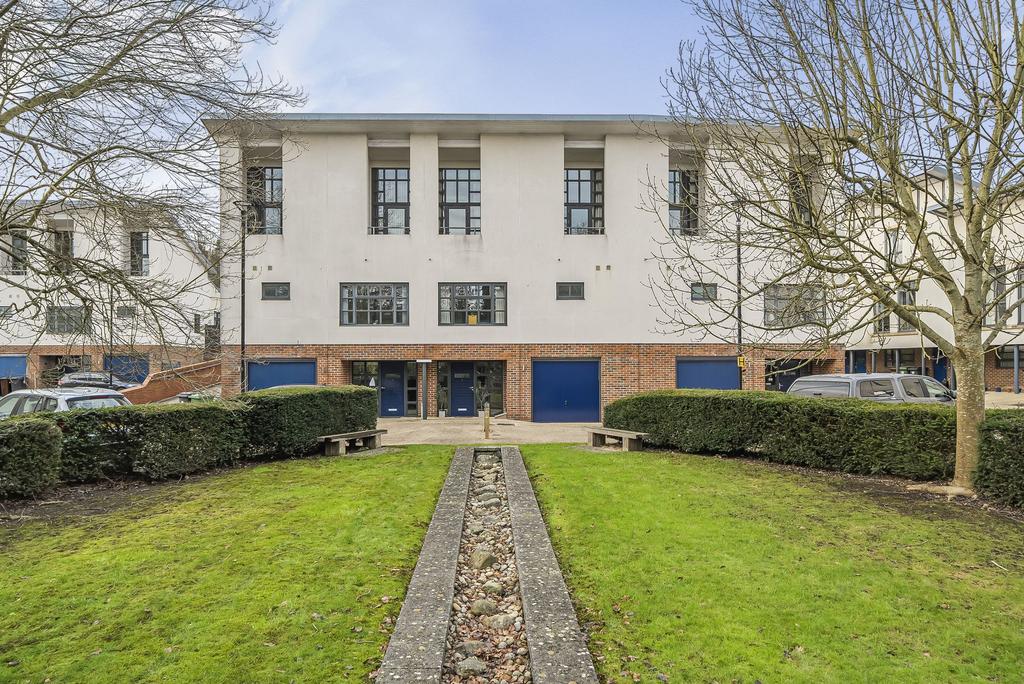 Elan Court, Winchester, SO23 3 bed terraced house - £550,000