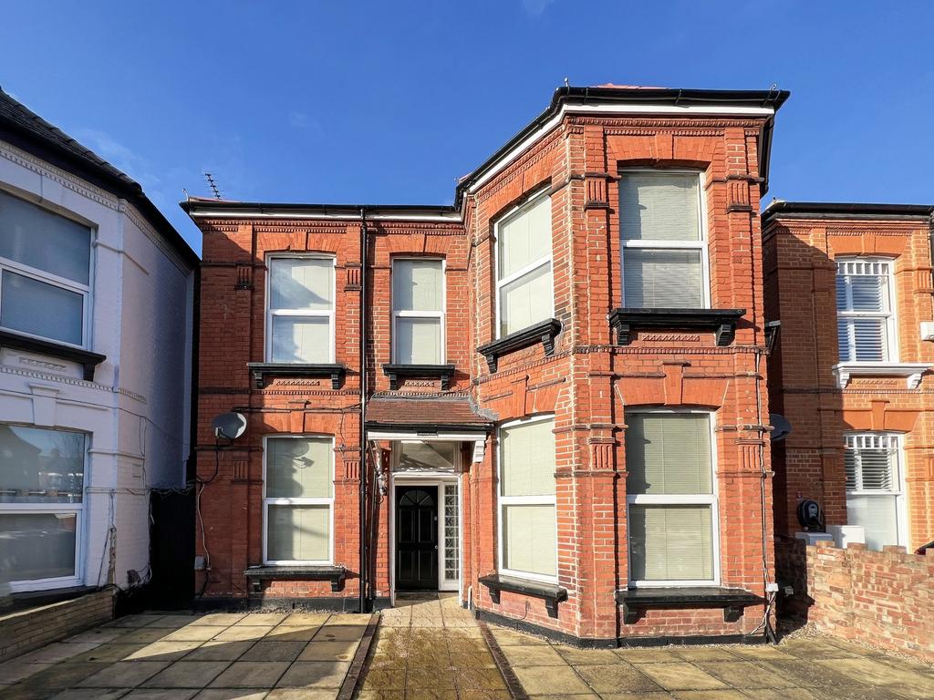Manstone Road, London NW2 Studio - £823 pcm (£190 pw)