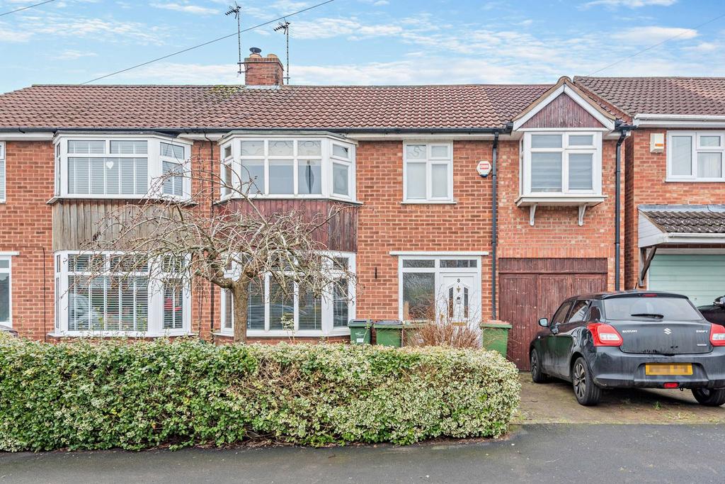 Ledwell Drive, Glenfield, Leicester, LE3 5 bed semi-detached house - £ ...