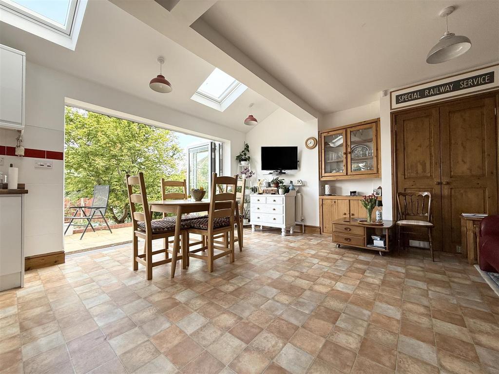 Marsden Lane, Old Aylestone Village LE2 4 bed semi-detached house - £ ...