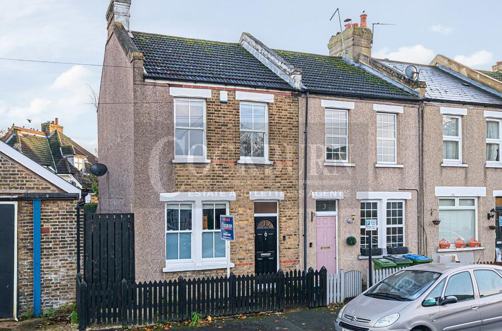 Hainault Street, New Eltham, SE9 2 bed terraced house - £435,000