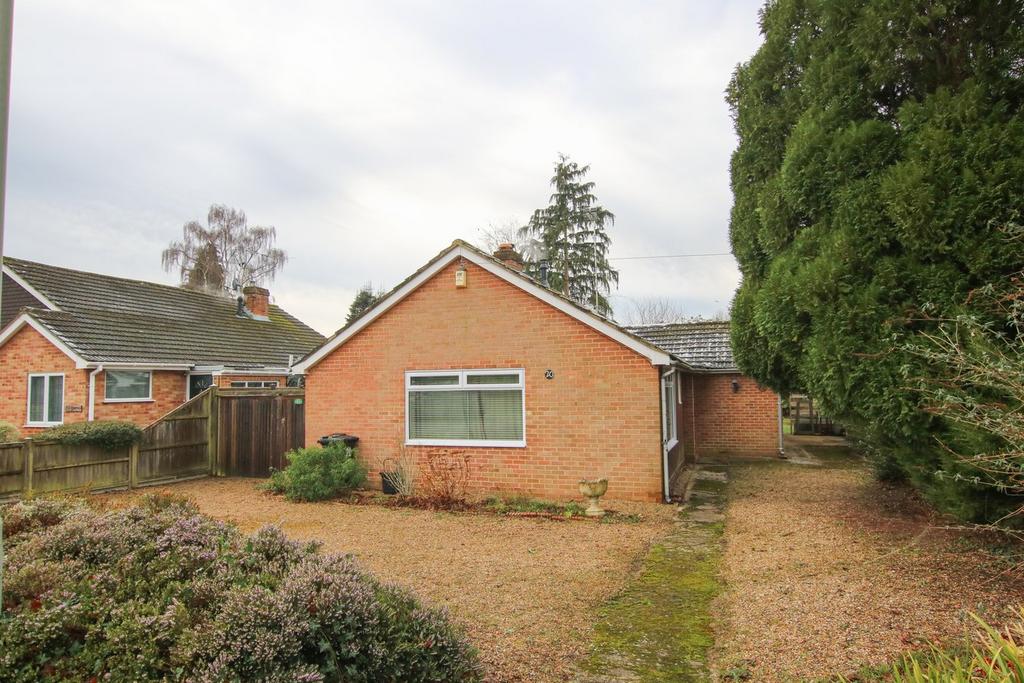 Pine Drive, Finchampstead, Wokingham... 3 bed detached bungalow for ...