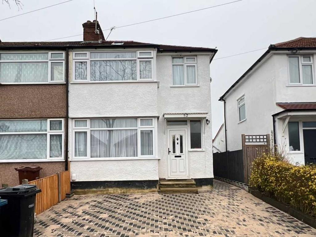 Gainsborough Gardens, Edgware 3 bed semi-detached house - £2,500 pcm (£ ...