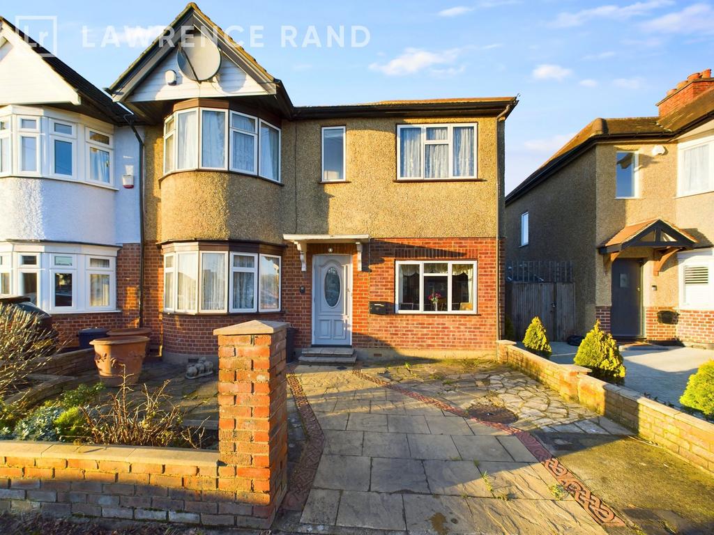 Bessingby Road, Ruislip, HA4 4 bed end of terrace house for sale - £700,000