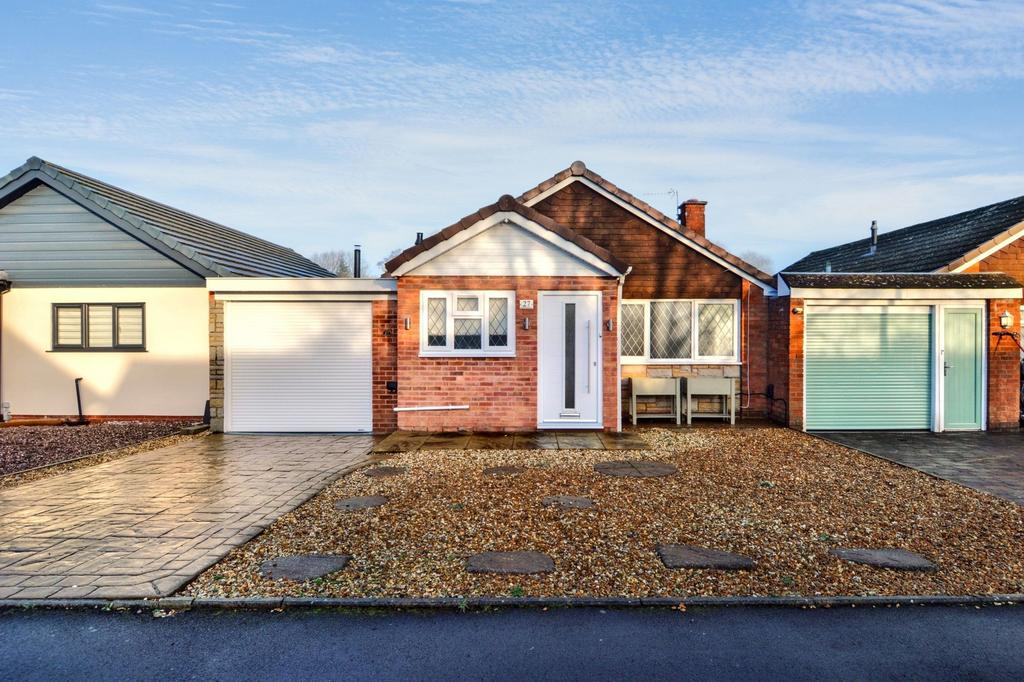 Bushfield Road, Wolverhampton WV7 2 bed detached bungalow for sale - £ ...
