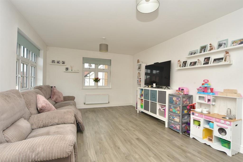 Clay Place, Halling, Rochester, Kent 2 bed apartment - £240,000
