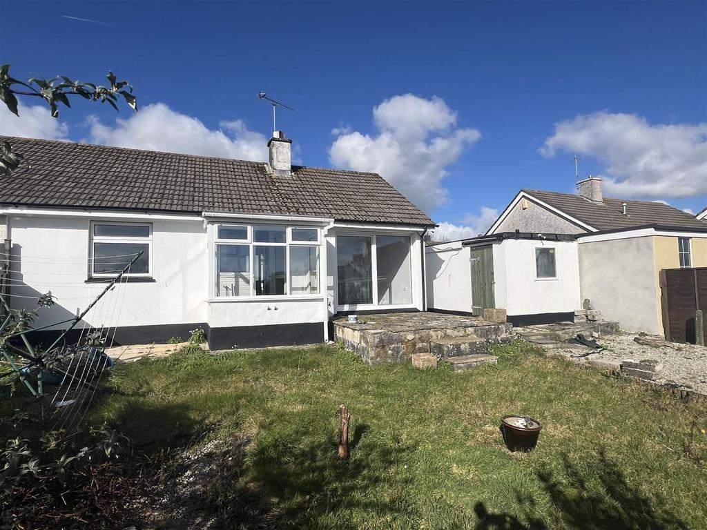 Minton Close, St. Austell 2 bed semi-detached bungalow - £215,000