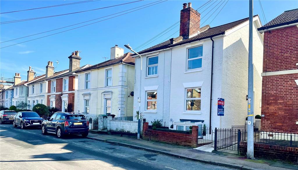 St James, Tunbridge Wells 3 bed semi-detached house - £575,000