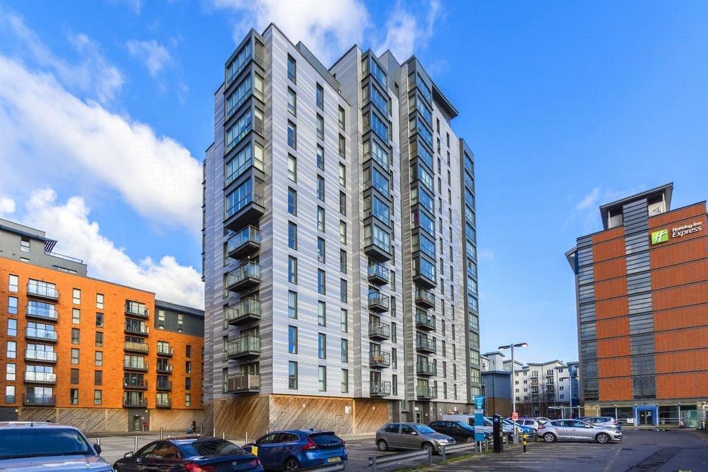 Railway Terrace, Slough, Berkshire, SL2 2 bed apartment - £1,600 pcm (£ ...