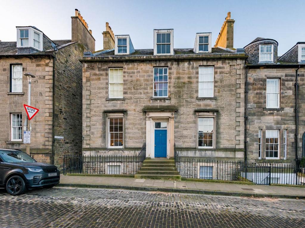 Gayfield Square, New Town, Edinburgh 3 bed flat - £495,000