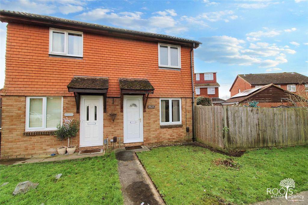 Pentland Place, Berkshire RG19 3 bed semi-detached house for sale - £ ...