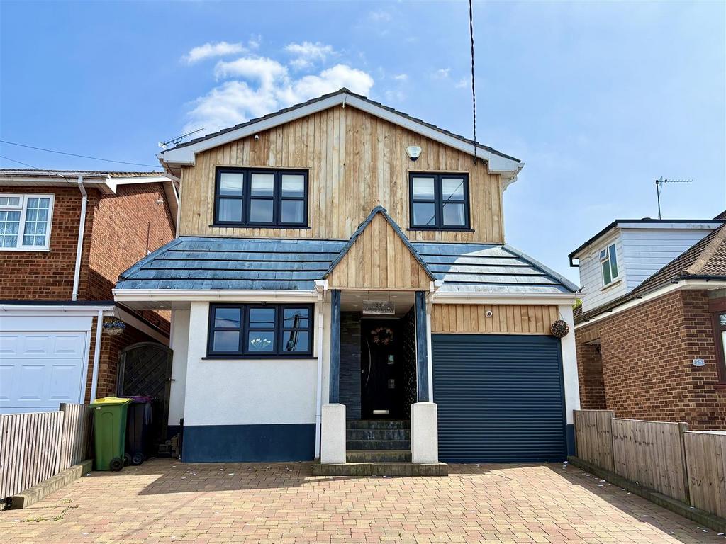 Hambro Avenue, Rayleigh 4 bed detached house for sale - £525,000