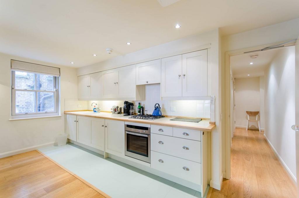 Earls Court Square, Earls Court... 1 bed flat - £2,499 pcm (£577 pw)