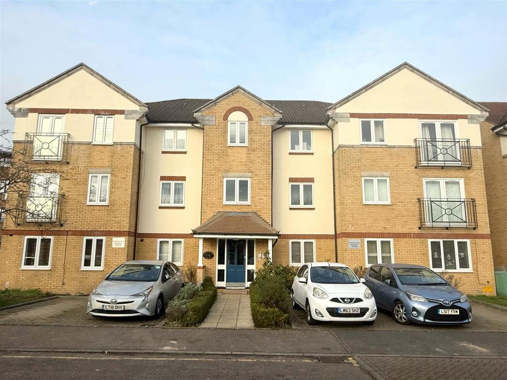 Grenville Place, Mill Hill, NW7 2 bed apartment to rent - £1,850 pcm (£ ...