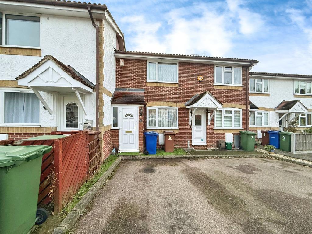 Ryde Drive, Stanford-Le-Hope, SS17 2 bed terraced house for sale - £270,000