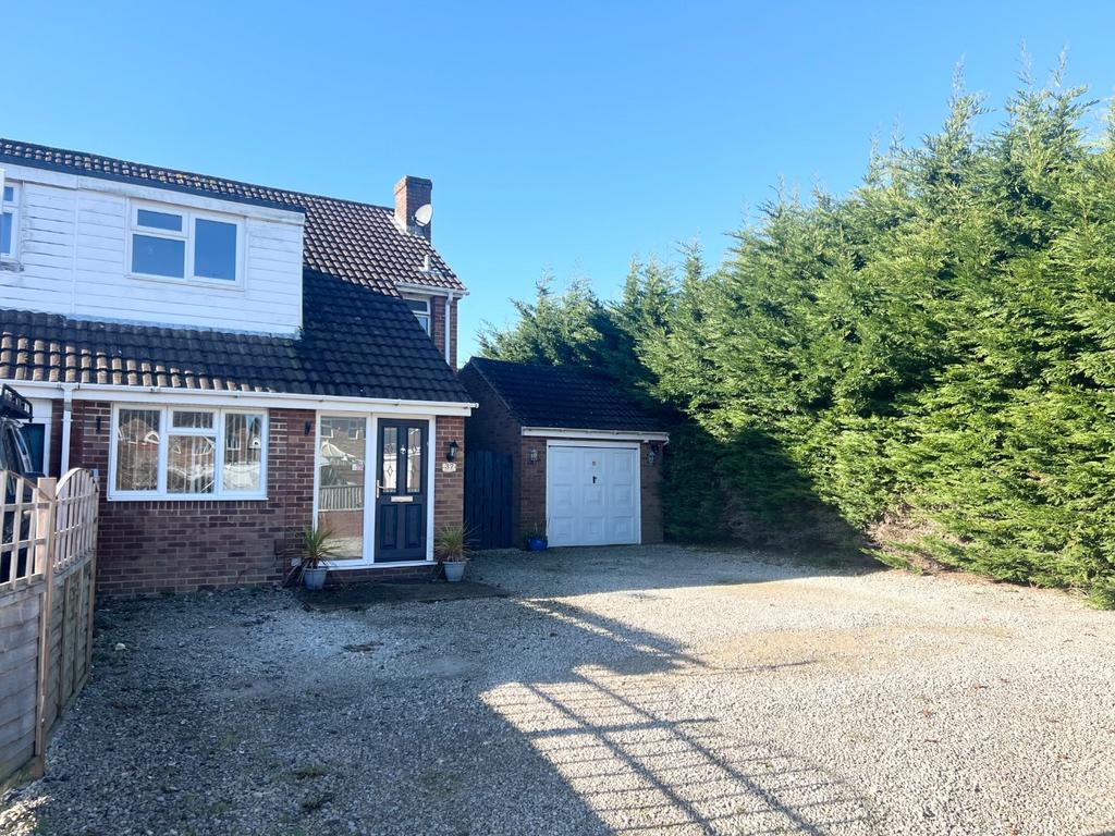 Oakley Close, Holbury, Hampshire, SO45 3 bed semi-detached house - £310,000