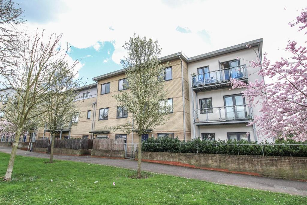 Redgrave Court, Rollason Way, CM14 2 bed apartment - £275,000