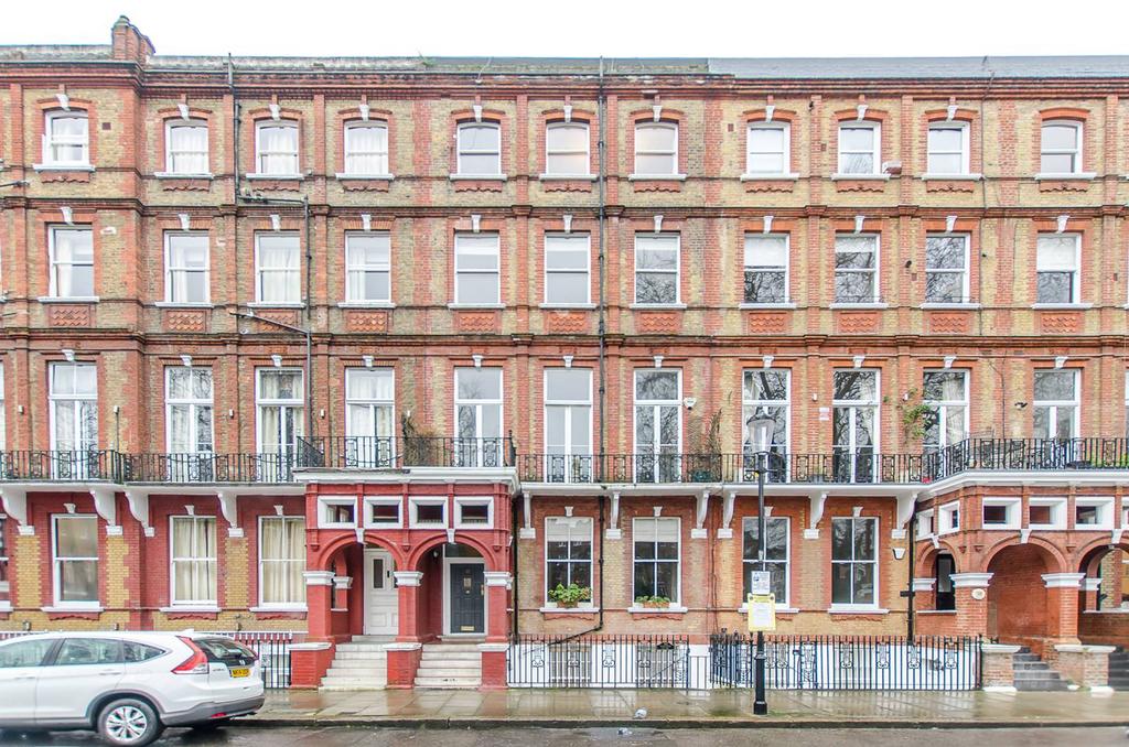 Nevern Square, Earls Court, London, SW5 2 bed flat - £3,900 pcm (£900 pw)