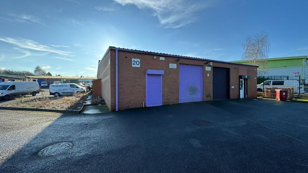 Mansfield NG18 Industrial unit - £1,100 pcm (£254 pw)