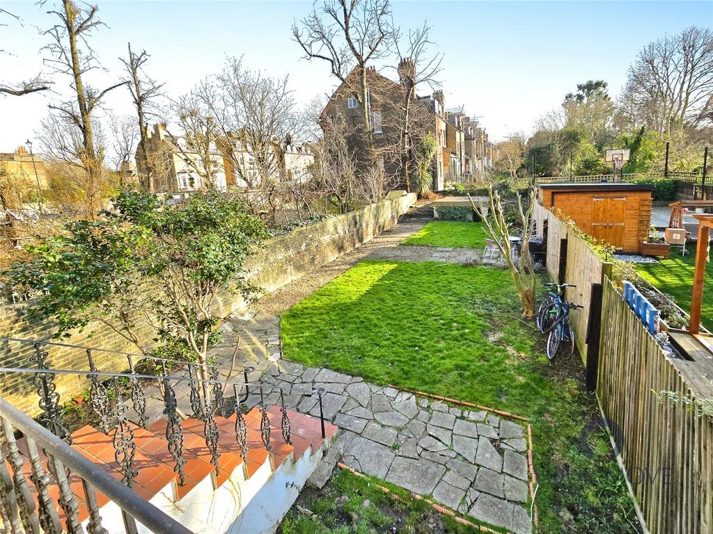 Queens Road, London SE14 2 bed flat for sale - £475,000