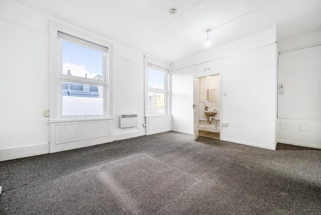 137 Lewisham Way, New Cross, London... 1 bed flat - £1,250 pcm (£288 pw)