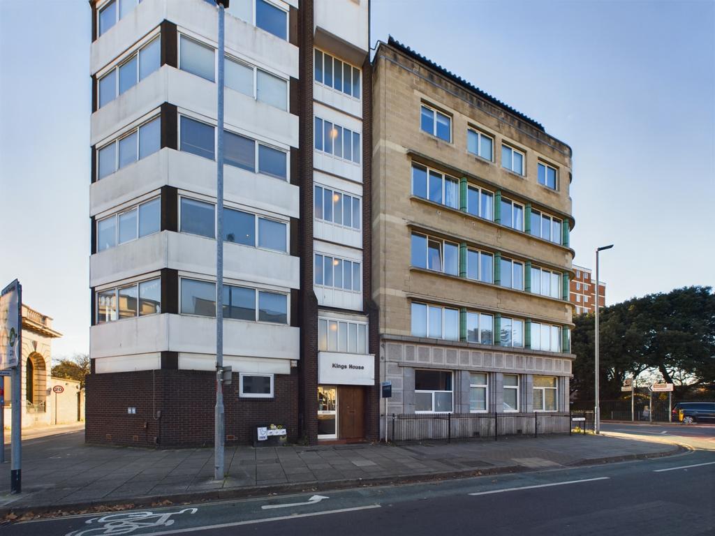 Kings Road, Southsea PO5 2 bed flat - £1,050 pcm (£242 pw)