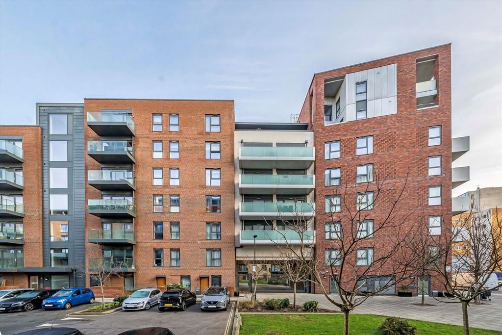 Singapore Road, London W13 1 bed flat to rent - £1,772 pcm (£409 pw)