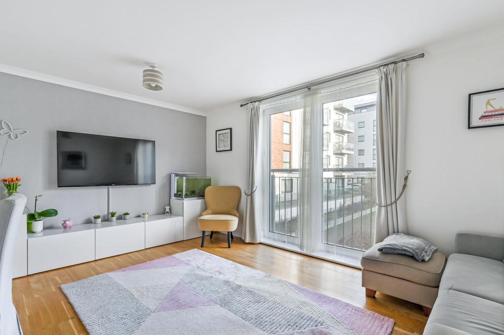 Holland Garden, Brentford, TW8 1 bed apartment for sale - £300,000